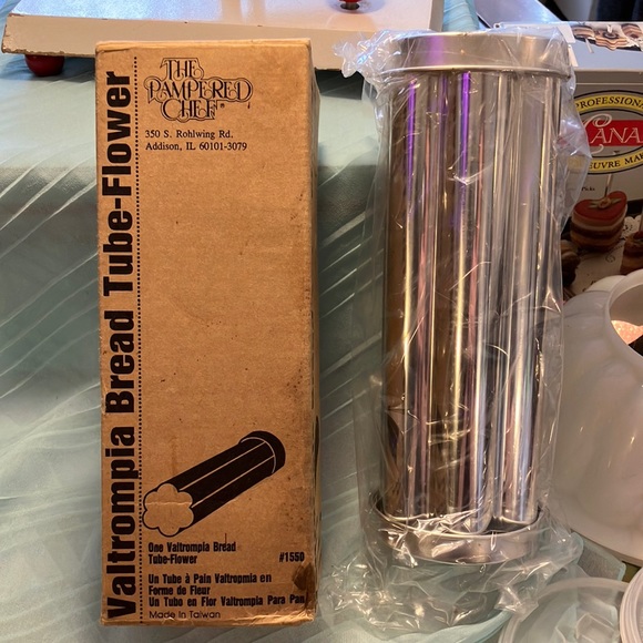 The Pampered Chef | Kitchen | The Pampered Chef Flower Bread Tube ...